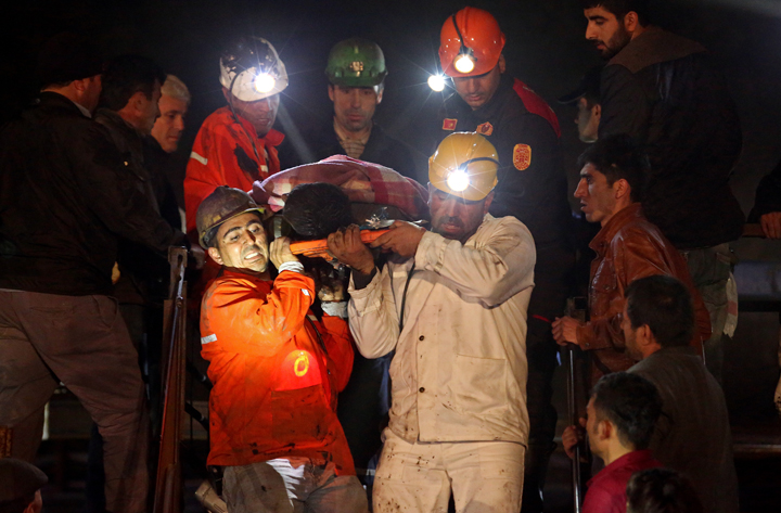 10 heartbreaking and powerful images from Turkey coal mine explosion ...
