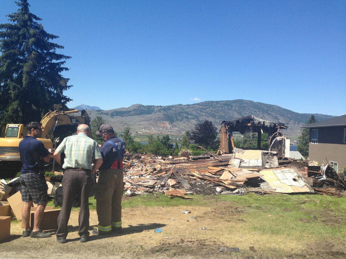 WATCH: Fire destroys Osoyoos home | Globalnews.ca