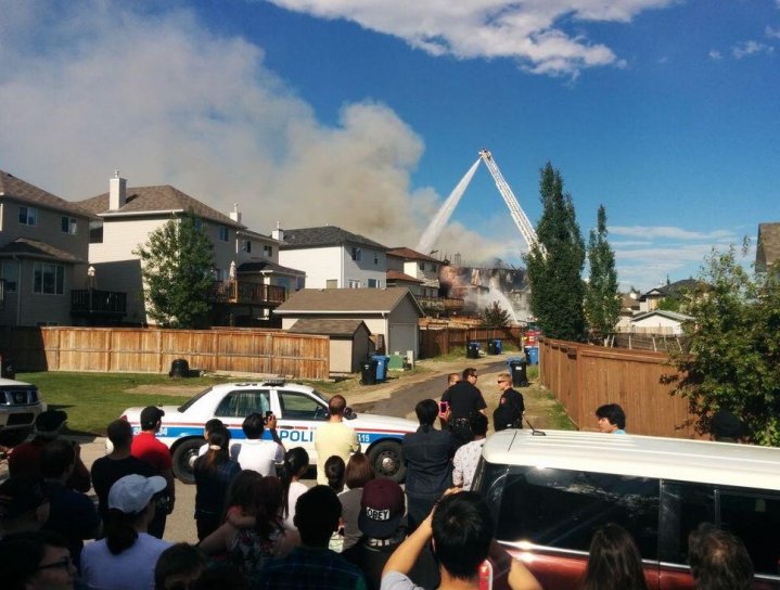 Huge fire breaks out in Evanston - Calgary | Globalnews.ca