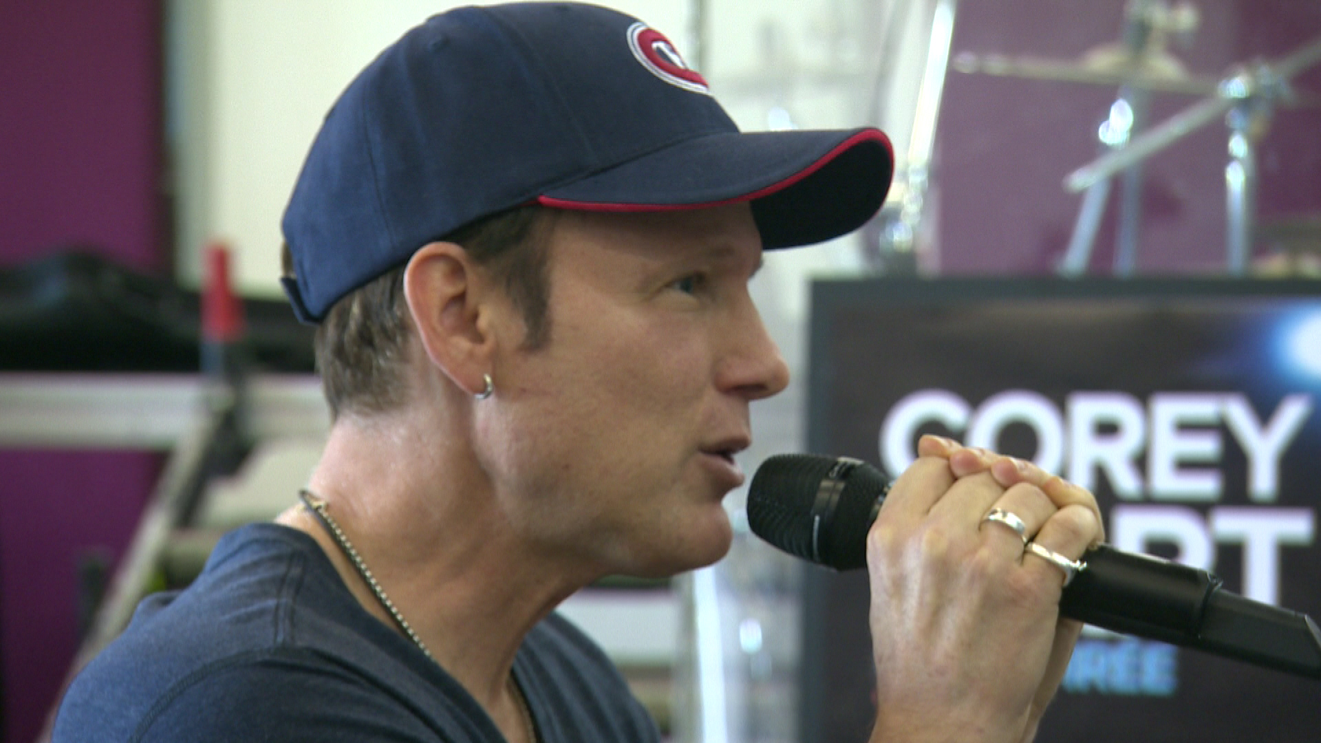 Better late than never for Corey Hart fans - Montreal | Globalnews.ca