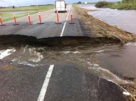 Flooding, highway closures as heavy rain pounds Prairies | Globalnews.ca