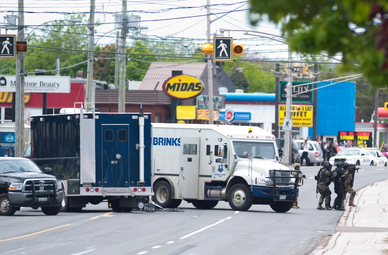 IN PHOTOS: Moncton shooting leads to massive manhunt | Globalnews.ca