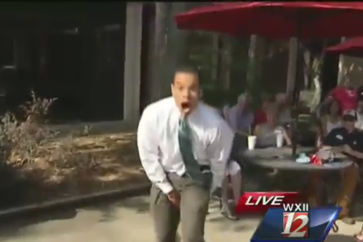 WATCH: Reporter splits pants live on TV - National | Globalnews.ca