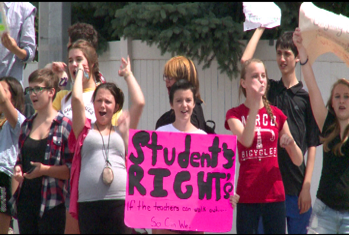 Okanagan students strike | Globalnews.ca
