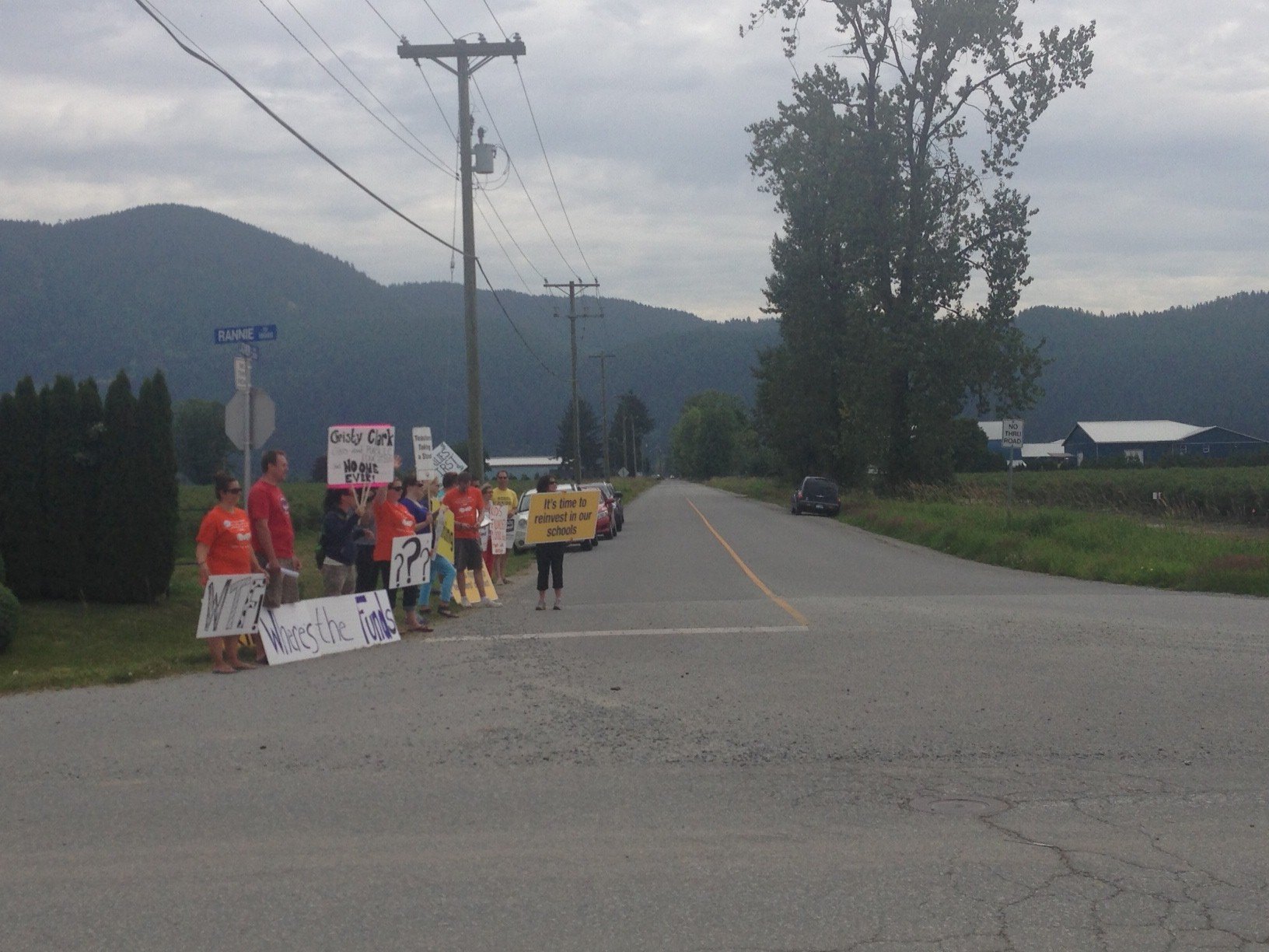 Teachers protest outside private BC Liberals fundraiser | Globalnews.ca