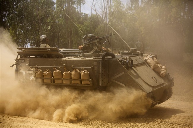 Israeli bulldozers destroy Hamas tunnels in Gaza - National | Globalnews.ca