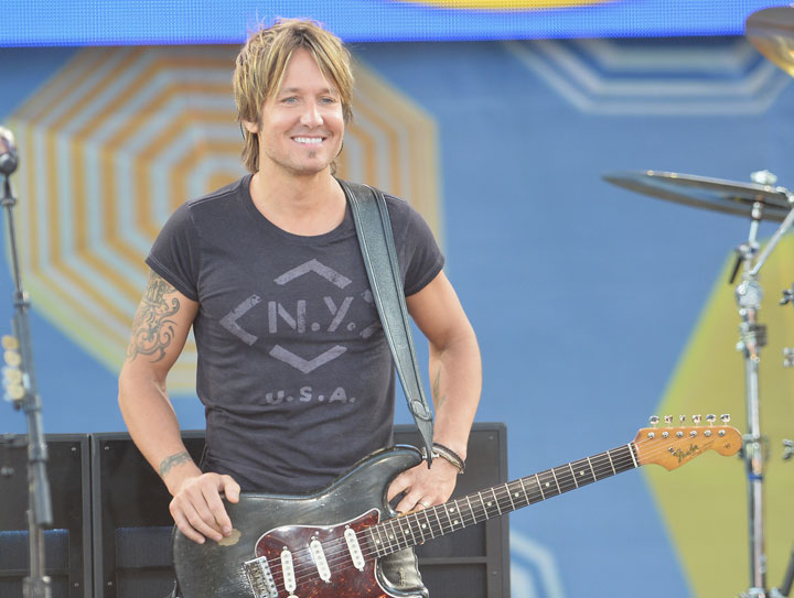 Booze sends 22 Keith Urban fans to hospital | Globalnews.ca