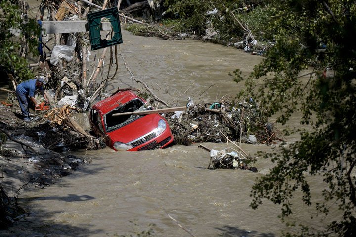 Floods in Eastern Europe kill 3, more than 500 people evacuated ...
