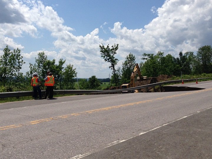 9-metre deep sinkhole closes Quebec highway west of Ottawa - Montreal ...