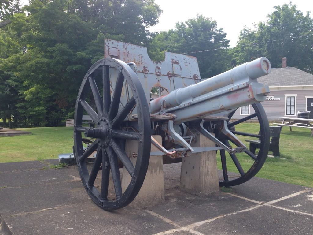 Residents rally to save rare Vimy Ridge cannons - New Brunswick ...