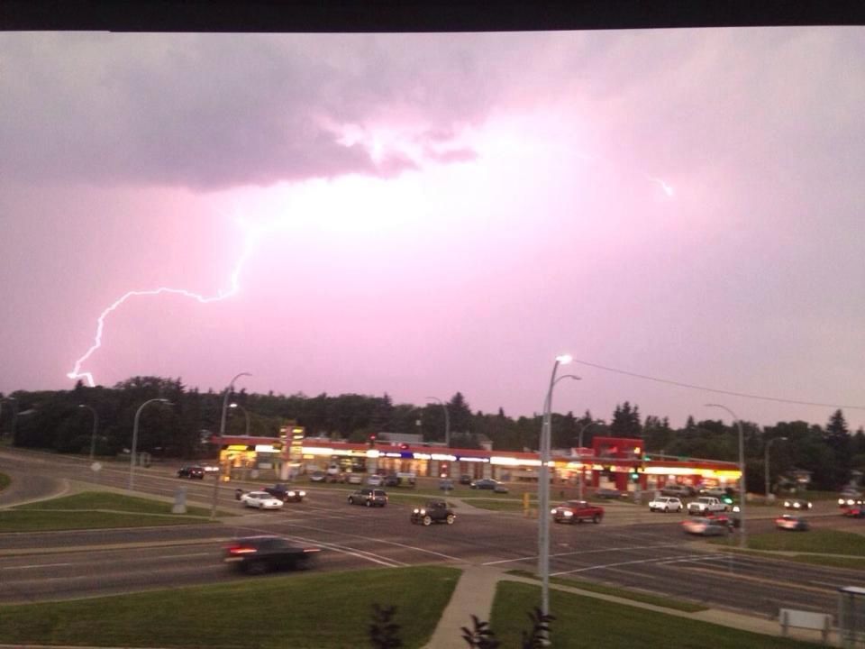 WATCH: Lightning strikes throughout Edmonton - Edmonton | Globalnews.ca
