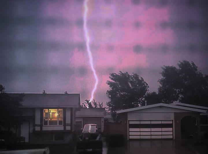 WATCH: Lightning strikes throughout Edmonton - Edmonton | Globalnews.ca