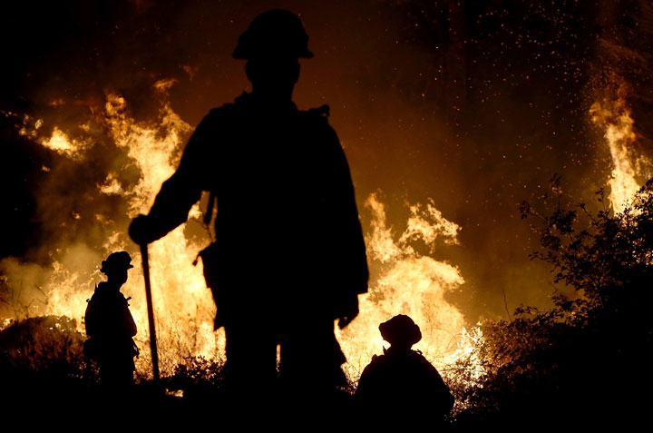 7 striking photos as California’s giant King wildfire continues to burn ...