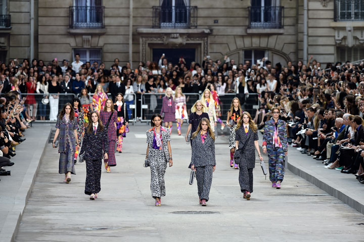 IN PHOTOS: Chanel recreates Paris boulevard, feminist rally | Globalnews.ca
