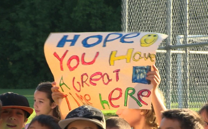 Pointe-Claire school welcomes kindergarteners with Balloon Parade ...