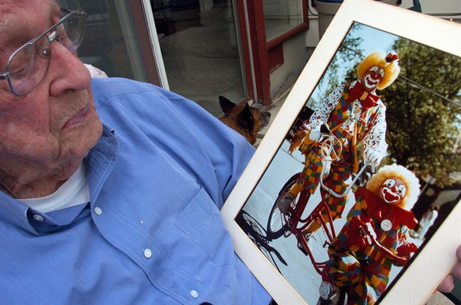 World’s oldest clown dies at 98 in Montana - National | Globalnews.ca