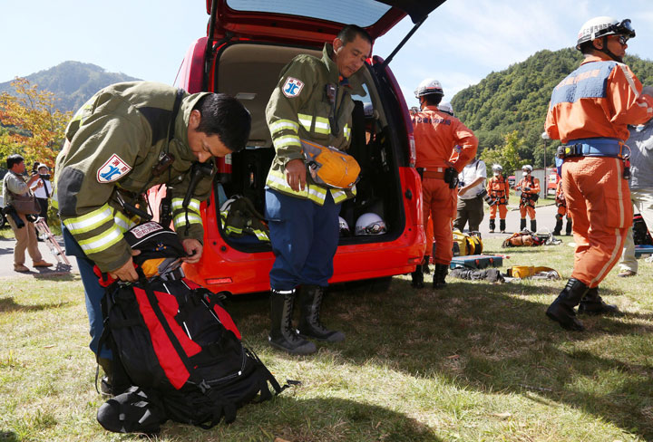 IN PHOTOS: Powerful images as Japanese volcano Mount Ontake erupts ...