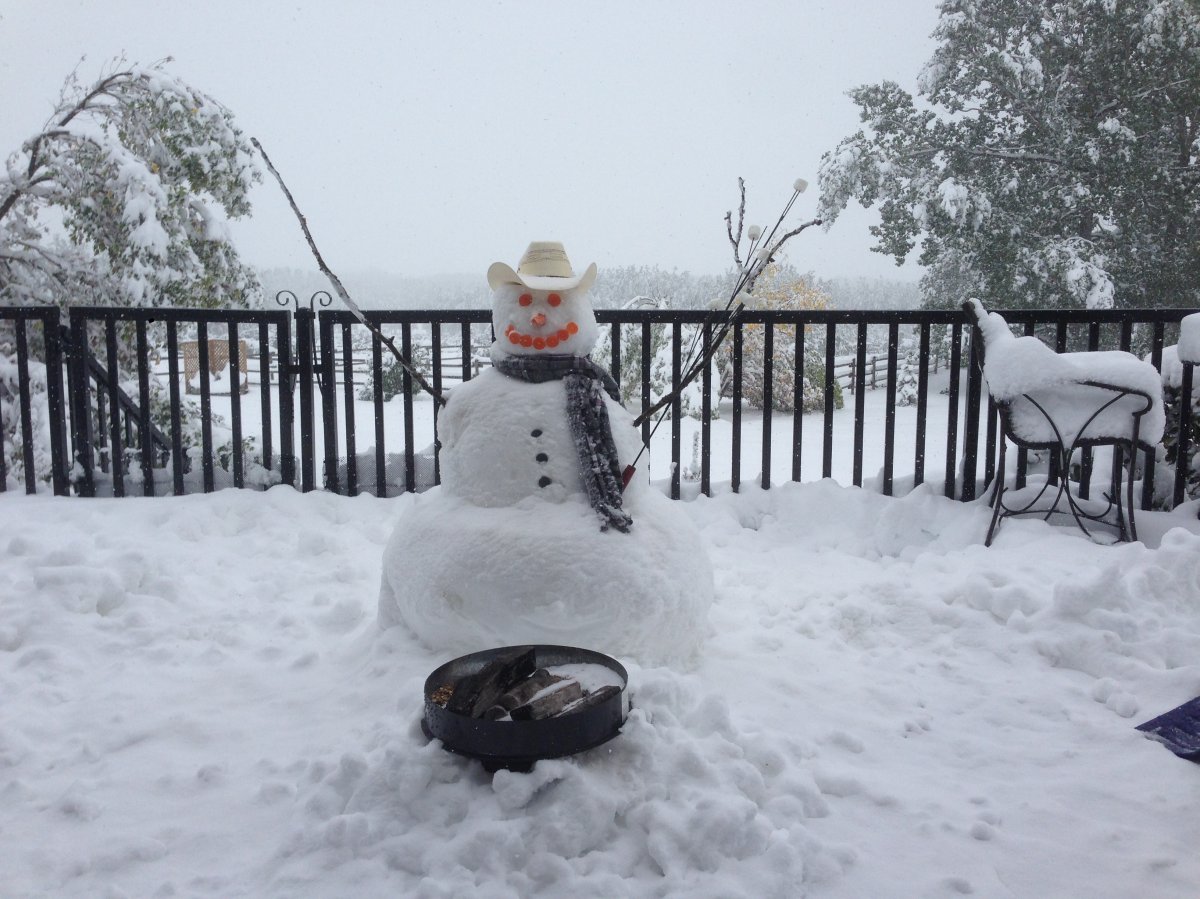 Summer snow batters Calgary for a third day | Globalnews.ca