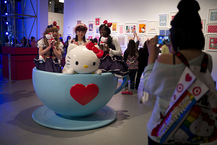 IN PHOTOS: Crowds, costumes, cuteness at first ever Hello Kitty Con ...