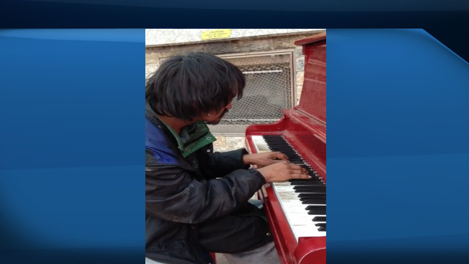 WATCH: Video of homeless piano man in Edmonton goes viral | Globalnews.ca