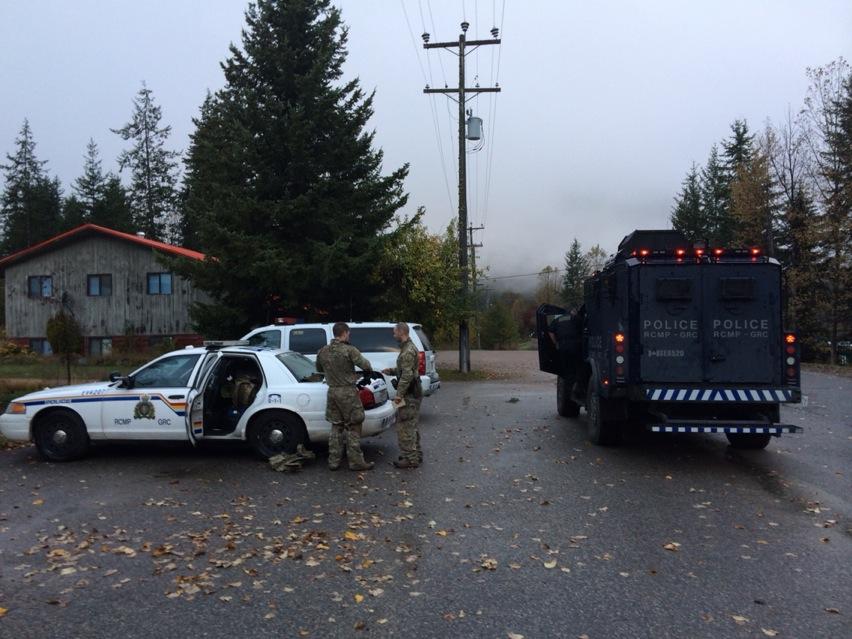 Police make direct appeal to Slocan standoff suspect | Globalnews.ca