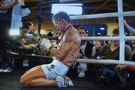 Actor Mickey Rourke defeats boxer less than half his age | Globalnews.ca