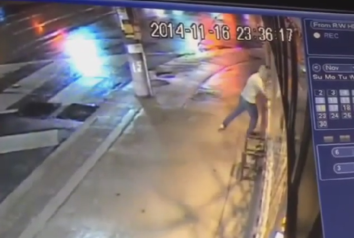 WATCH: Man smashes head through bike shop window - Toronto | Globalnews.ca