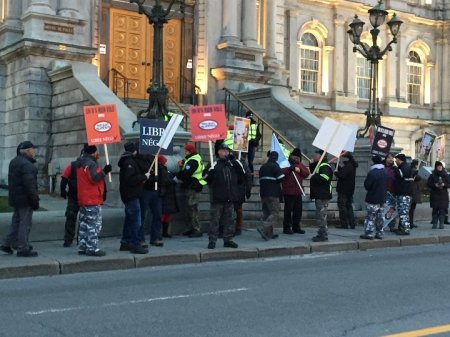 City workers kick off full day of protests in Montreal - Montreal ...