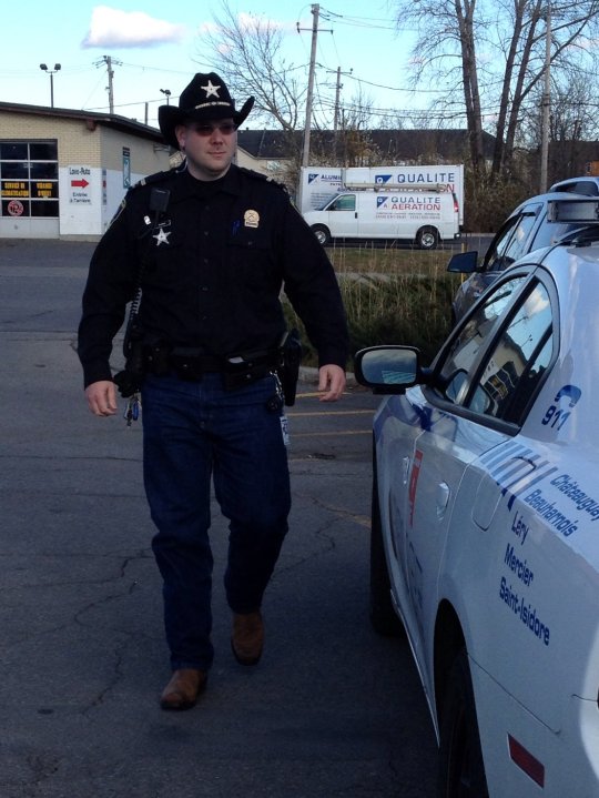 Chateauguay cops dress up as Wild West sheriffs - Montreal | Globalnews.ca