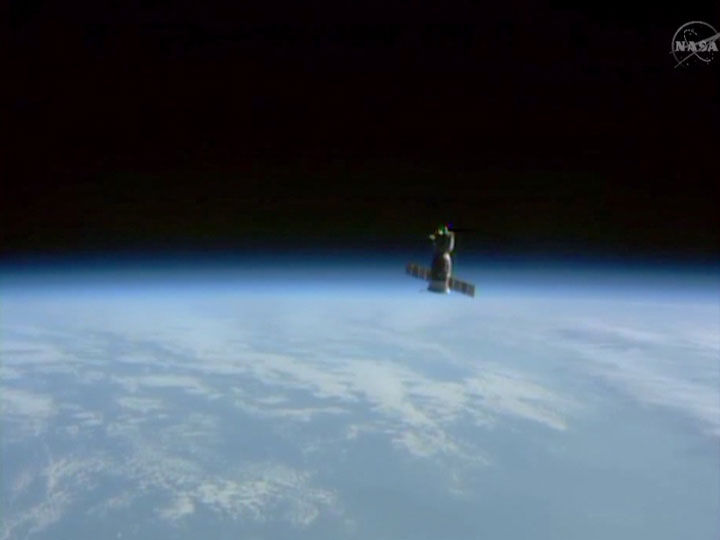 Astronauts safely return to Earth - National | Globalnews.ca