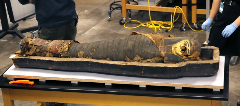 U.S. scientists open coffin containing 2,500-year-old Egyptian mummy ...