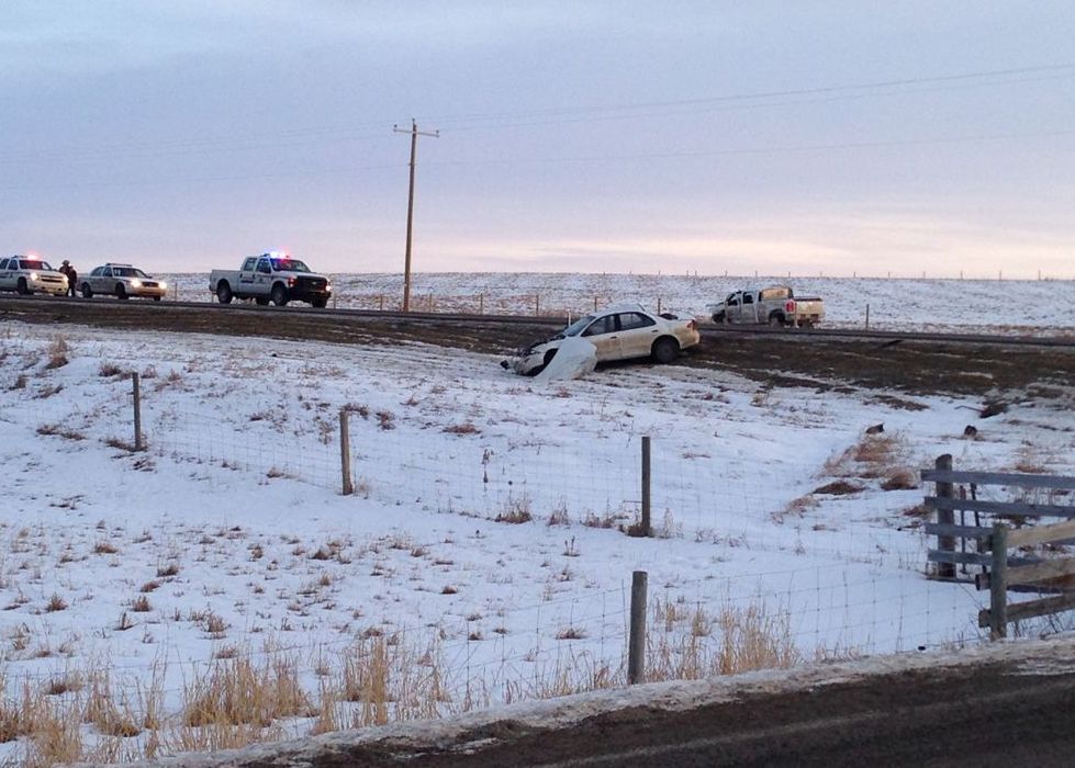 Four people injured in two car crash near Cochrane | Globalnews.ca