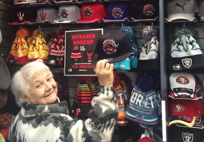 Christmas kindness: Teen buys Raptors toque for stranger’s grandson ...