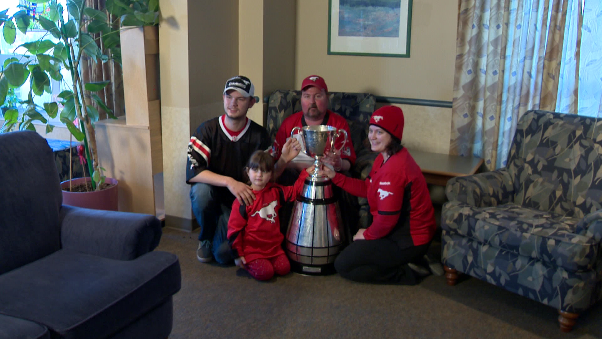 Stampeders give terminally-ill Calgarian one-on-one with Grey Cup ...