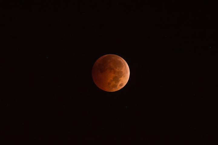 The moon: A planet or star? QVC host, fashion designer debate astronomy ...
