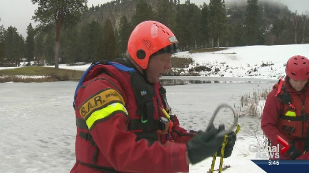 WATCH: Kelowna Ice rescue teams hone skills on frozen pond | Globalnews.ca