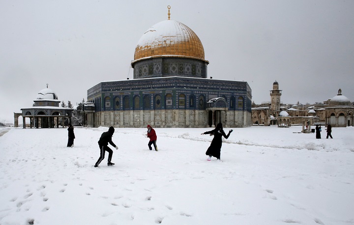 Roads in and out of Jerusalem closed as heavy snow hits parts of Middle ...