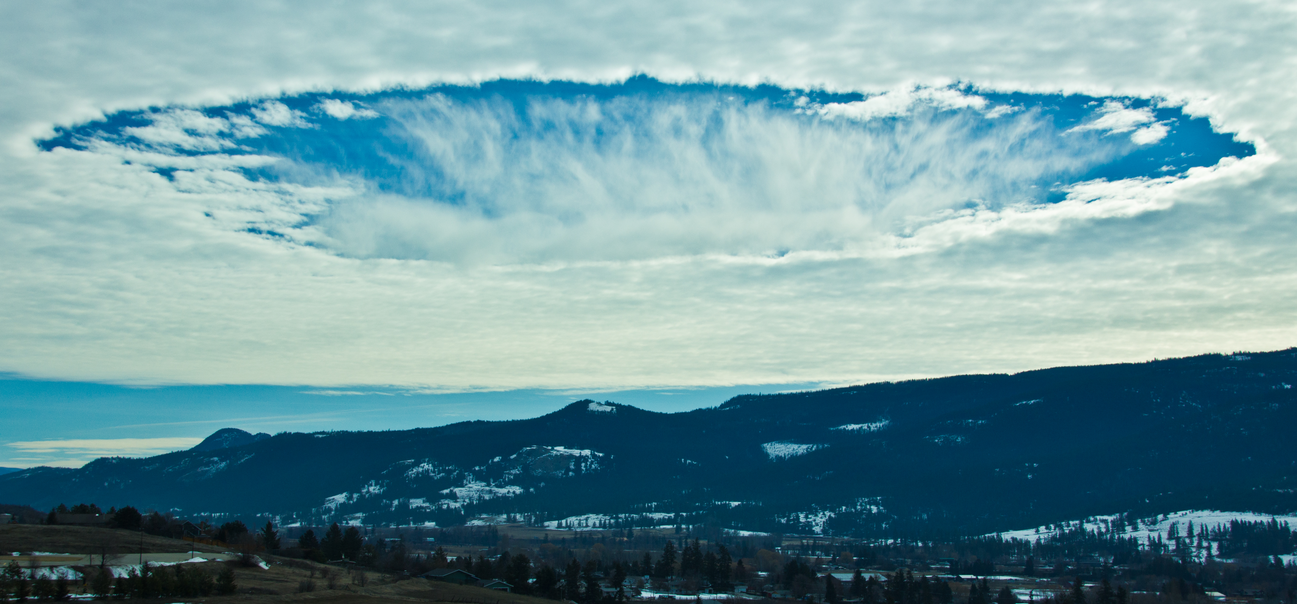 What is a hole punch cloud? | Globalnews.ca