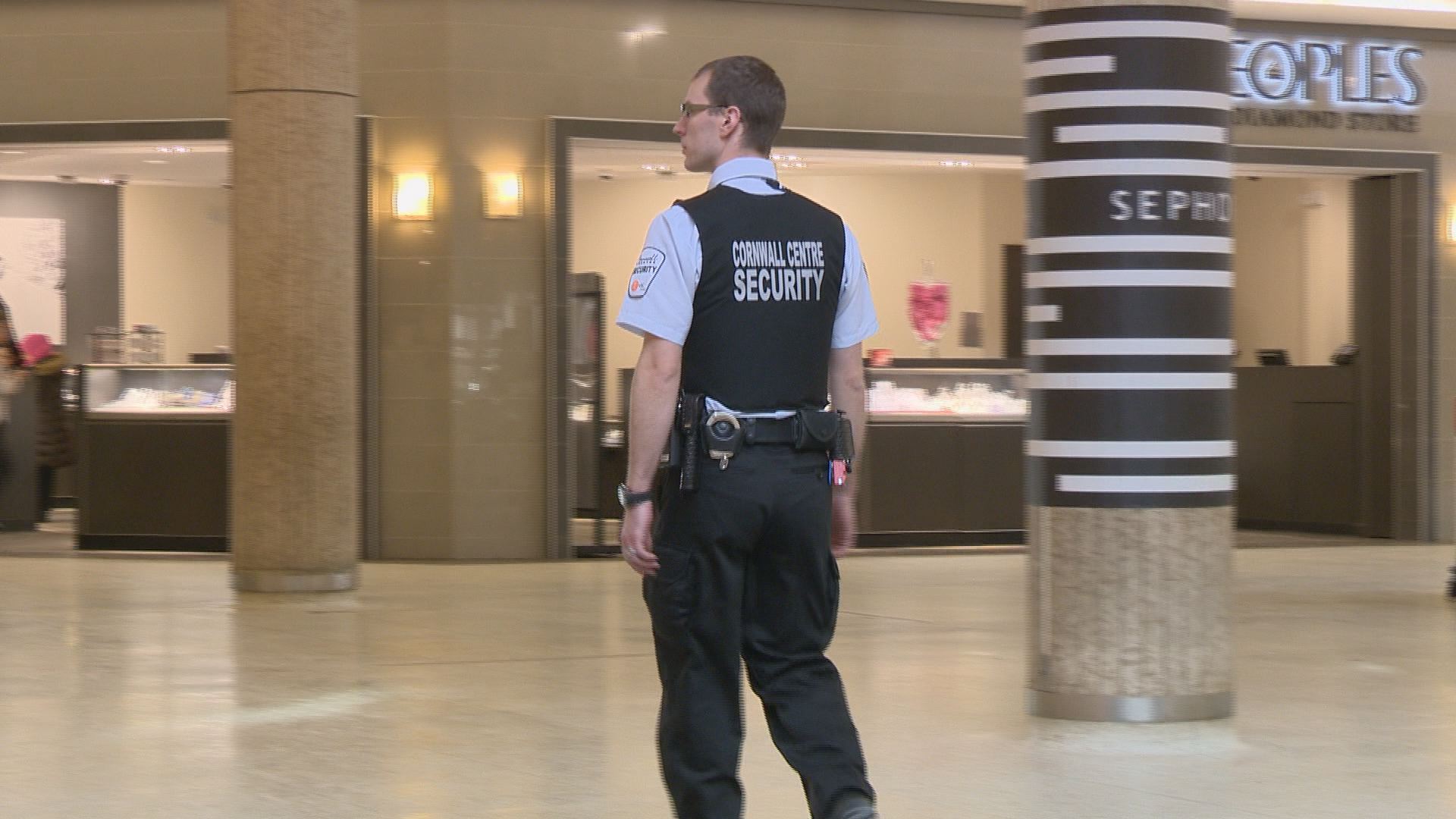 Shopper safety top of mind at Cornwall Centre after apparent Canadian terrorist threat - Regina ...