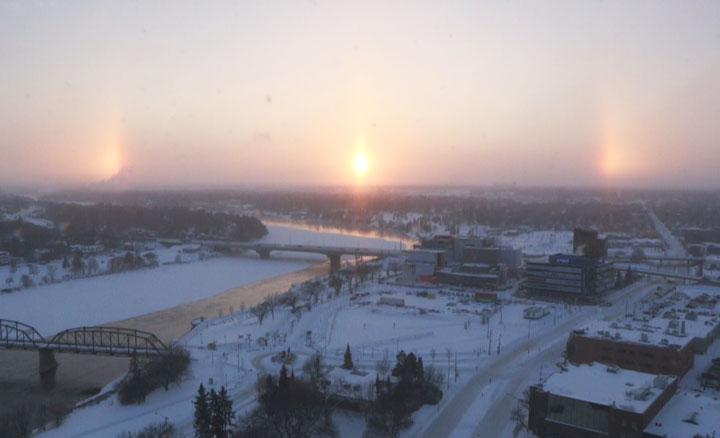 WATCH: Sun dogs set over Saskatchewan horizon - Saskatoon | Globalnews.ca