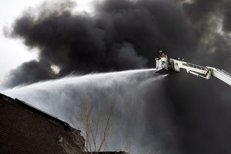 Crews battle large fire in west-end Toronto - Toronto | Globalnews.ca
