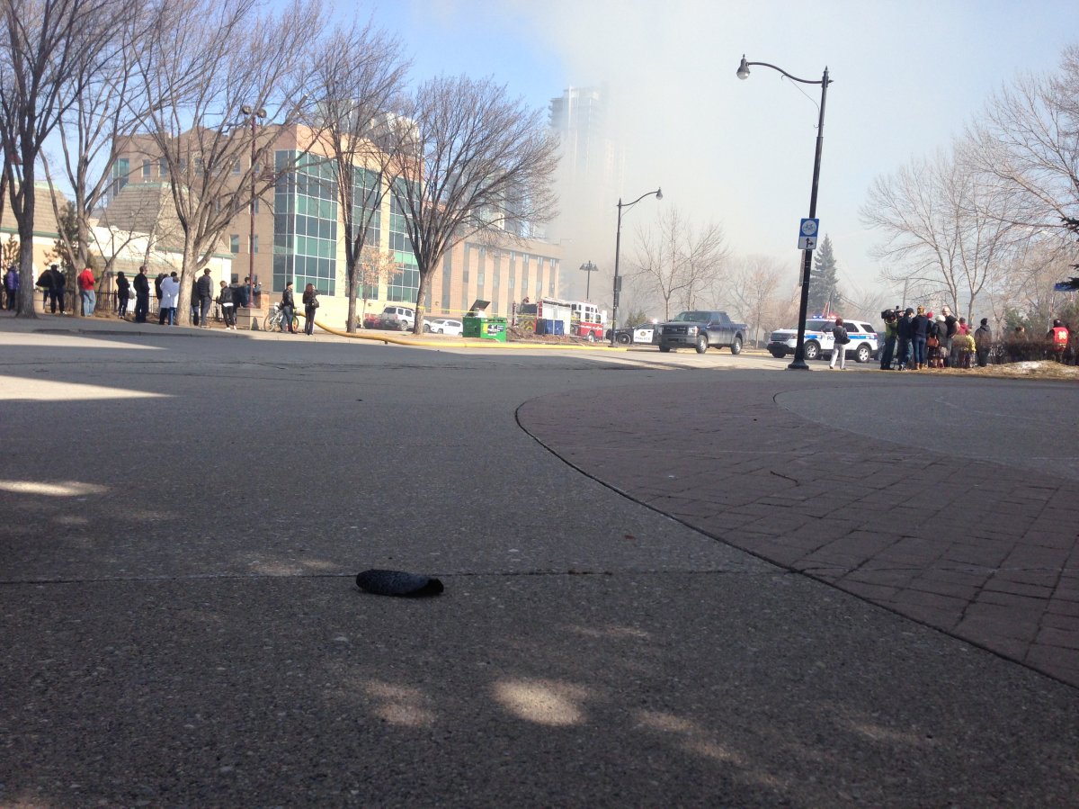 WATCH: Fire crews battle massive fire south of downtown | Globalnews.ca