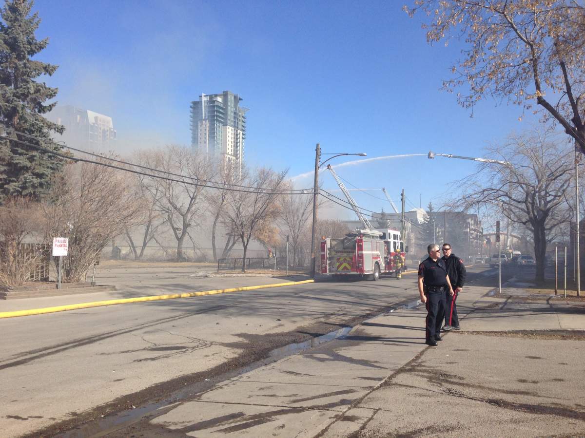 WATCH: Fire crews battle massive fire south of downtown | Globalnews.ca