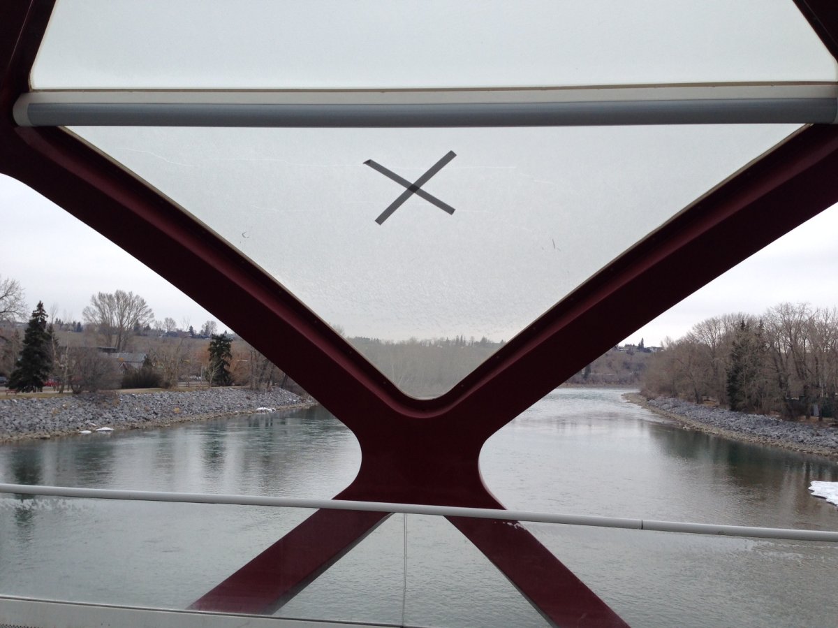 Peace Bridge glass damaged by vandals - Calgary | Globalnews.ca