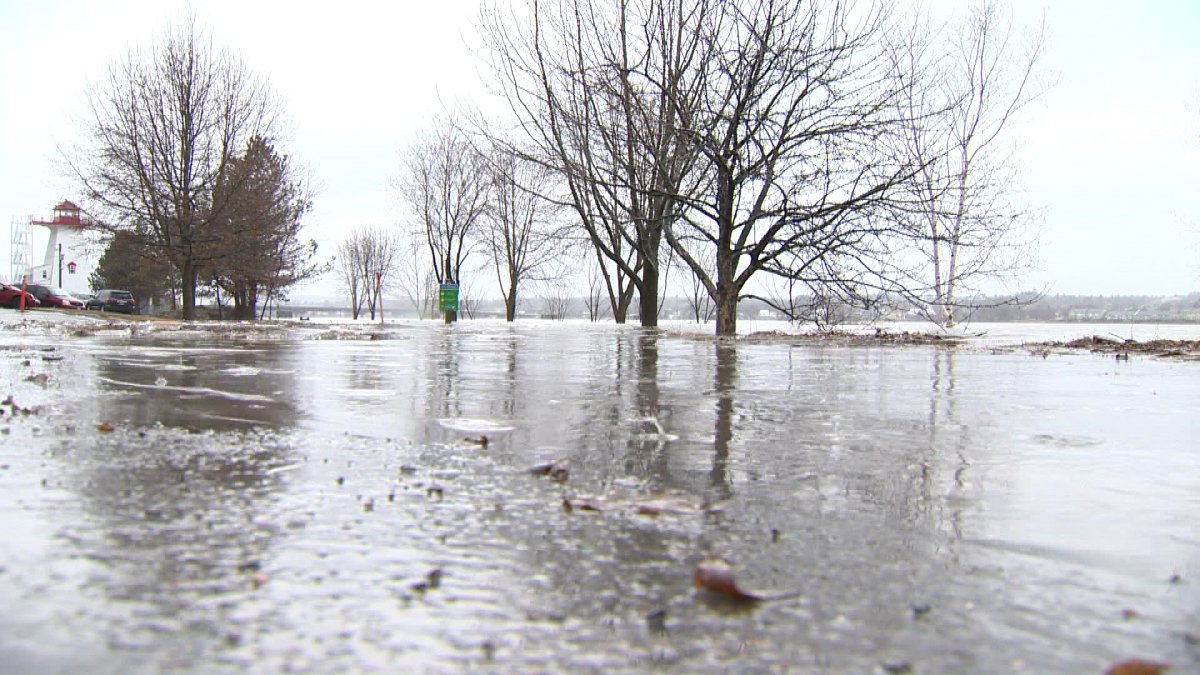 Fredericton, Jemseg reach flood stage, EMO warns more on the way - New ...