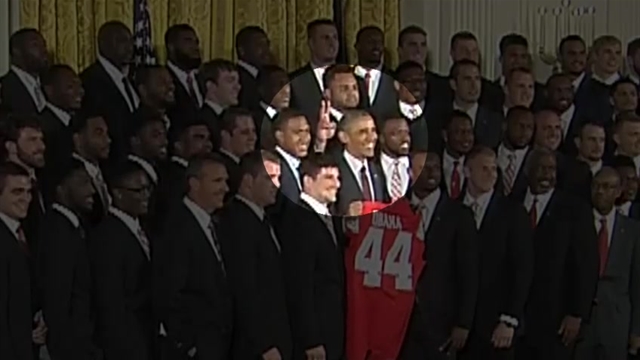 College football player photobombs President Obama during White House ...
