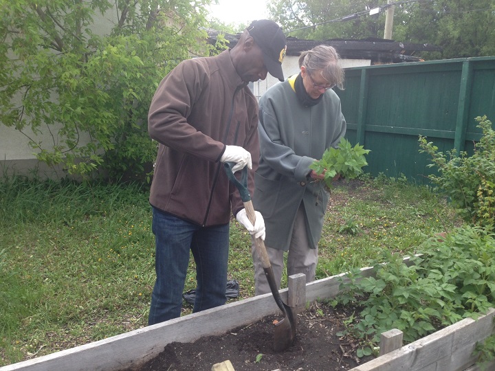 Winnipeg police chief helps ‘restore the core’ in his old neighbourhood ...