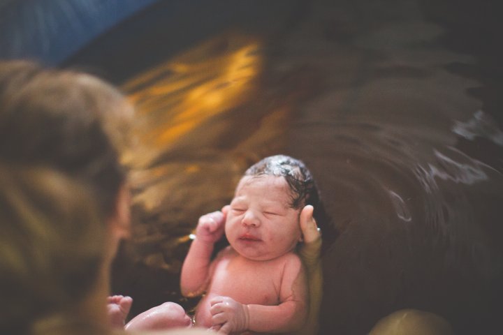 ‘She gave birth like a boss’: Video makes water birth look easy, but is ...