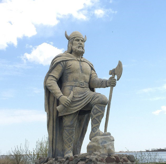 Gimli’s iconic Viking statue gets a makeover - Winnipeg | Globalnews.ca