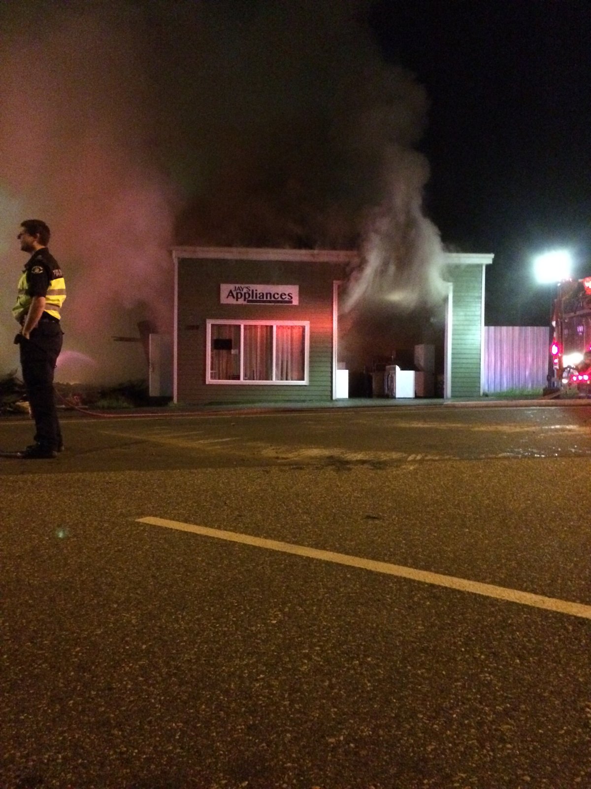 Fire destroys multiple buildings in downtown Hope | Globalnews.ca